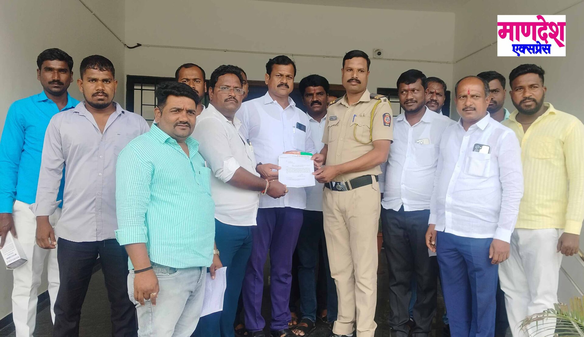 करगणीतील अल्पवयीन मुलीवरील अत्याचाराच्या निषेधार्थ आटपाडी शहर बंदचे आवाहन - Mandesh Express